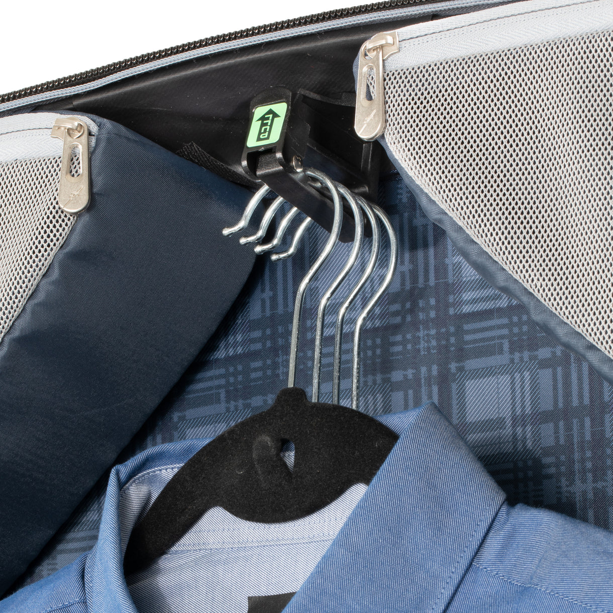 Sigma 7.0 Rolling Garment Bag | Skyway Luggage